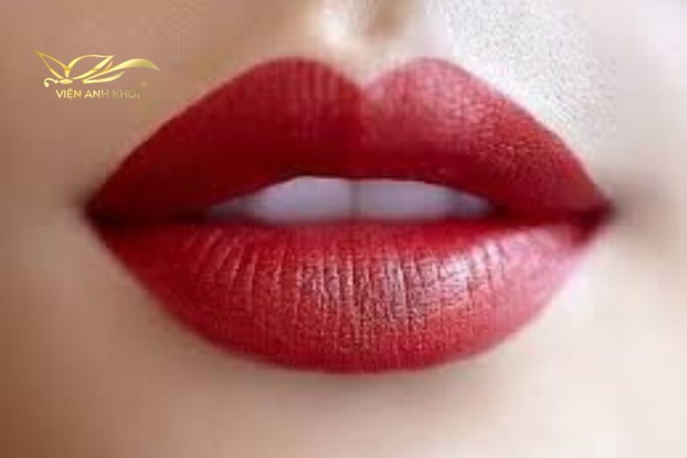 Phun môi màu đỏ đất bí ẩn và cuốn hút